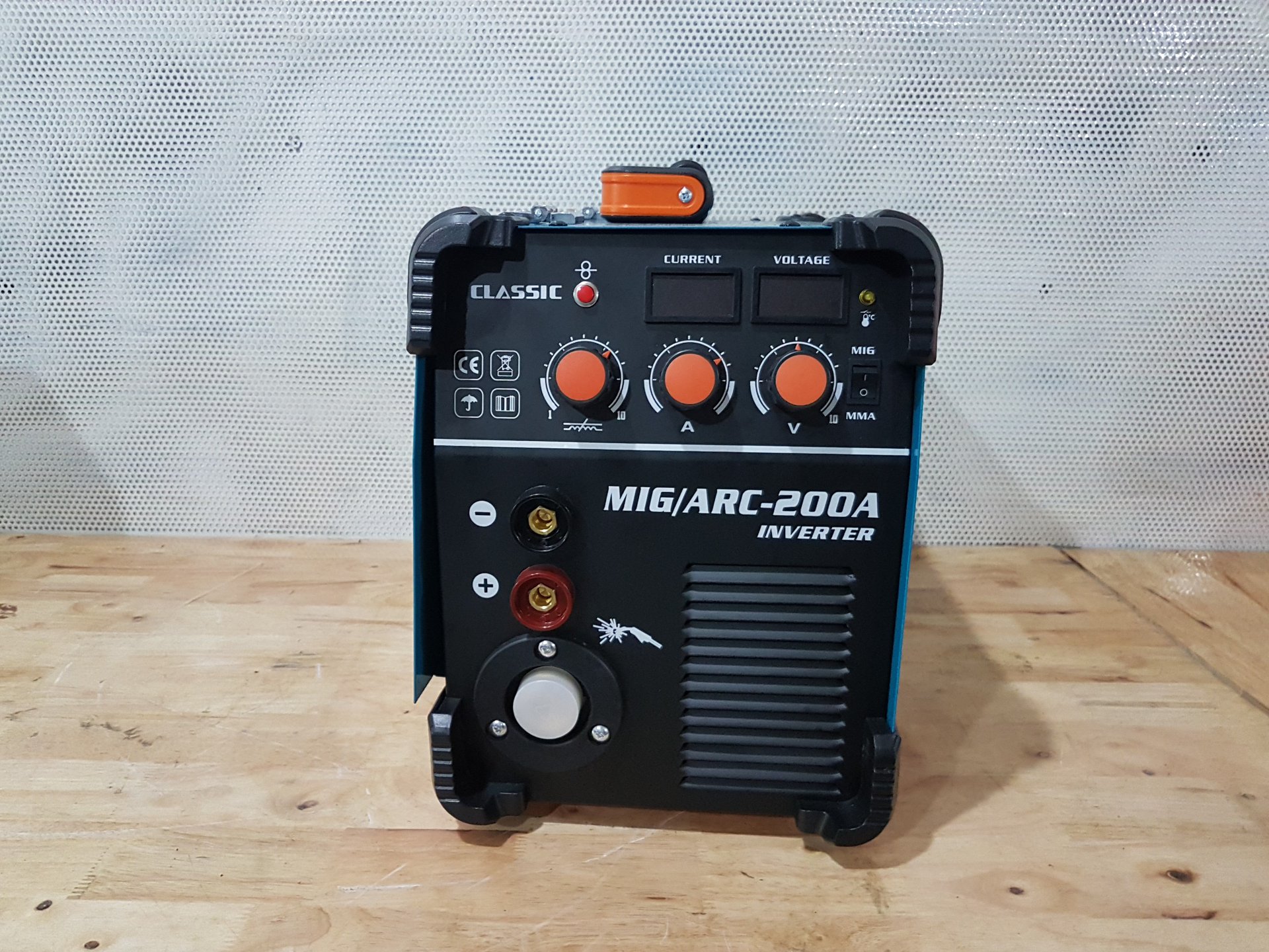 MÁY HÀN MIG 2 CHỨC NĂNG (MIG+QUE) CLASSIC MIG/ARC-200A (SỬ DỤNG CUỘN DÂY 5KG) - HÀNG CHÍNH HÃNG